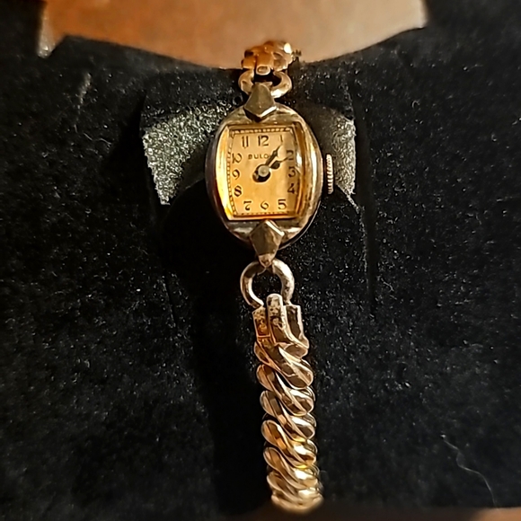 Bulova | Accessories | Authentic Vintage 94s Era Bulova Watch Its ...